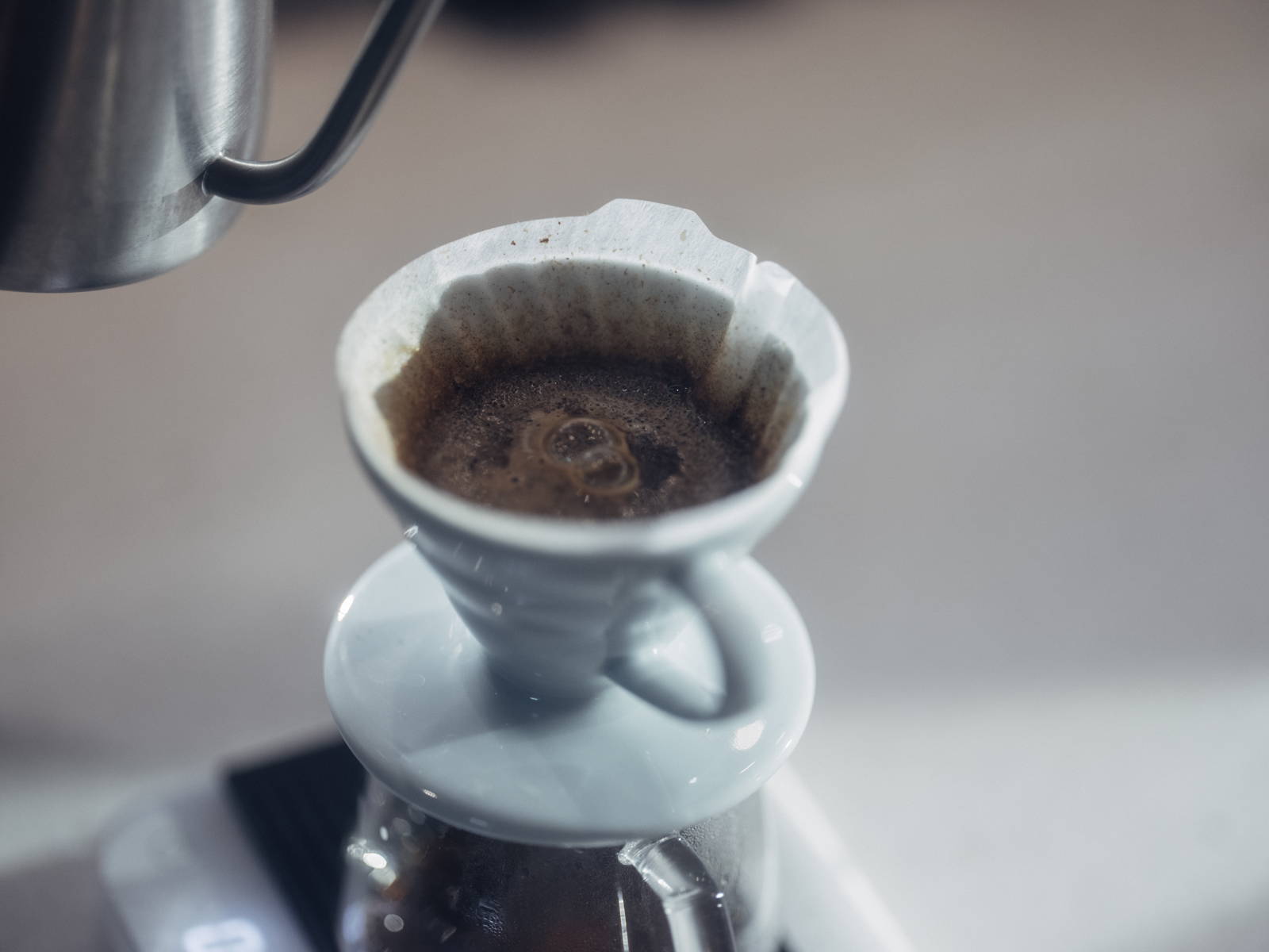 Kaffeezubereitung mit dem Handfilter: Anleitung in 7 Schritten | Coffee ...