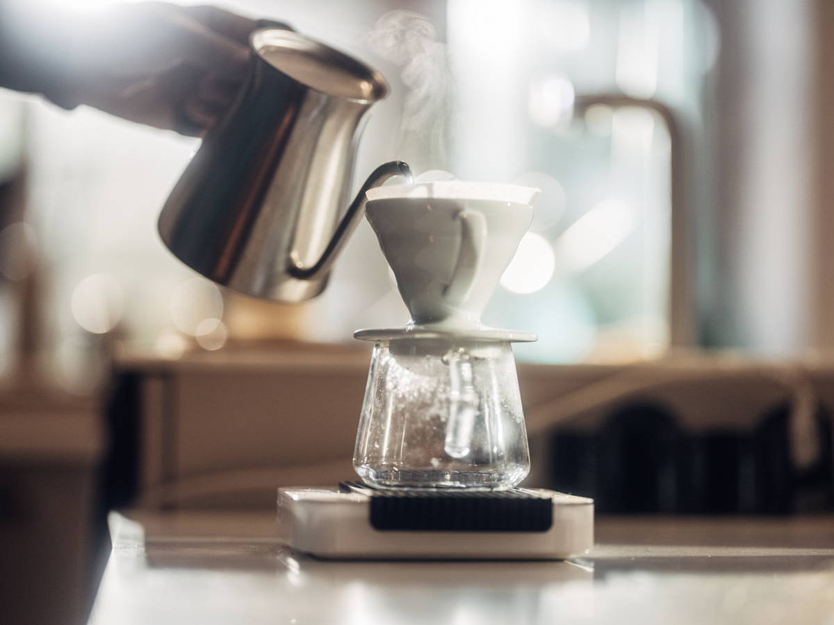 Kaffeezubereitung mit dem Handfilter: Anleitung in 7 Schritten | Coffee ...